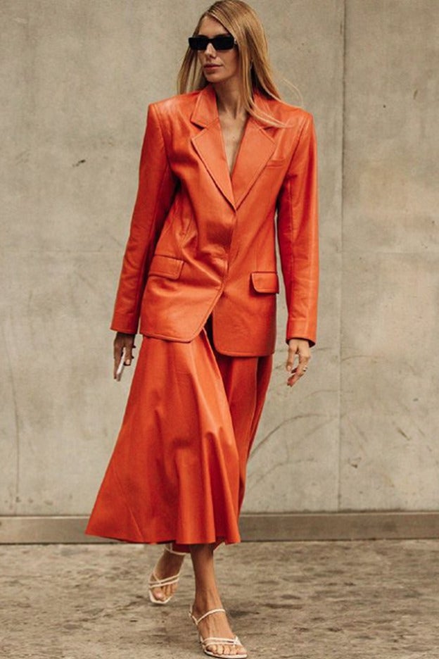 Esta pista de estilo del street style global es infalible: el naranja ...