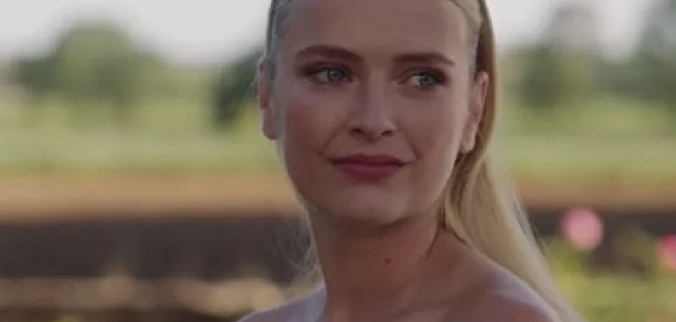 MODA: El look de novia de Emily in que tenemos en versión low cost ...