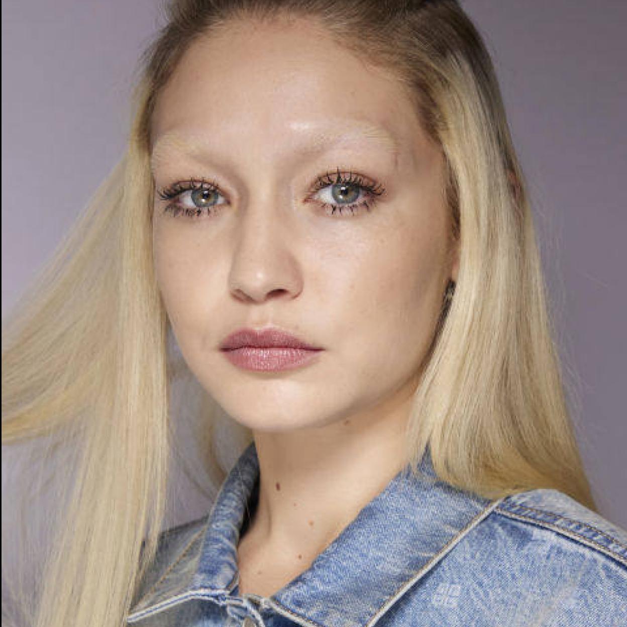 Cómo hacer cejas decoloradas para llevar la tendencia que aman las ...