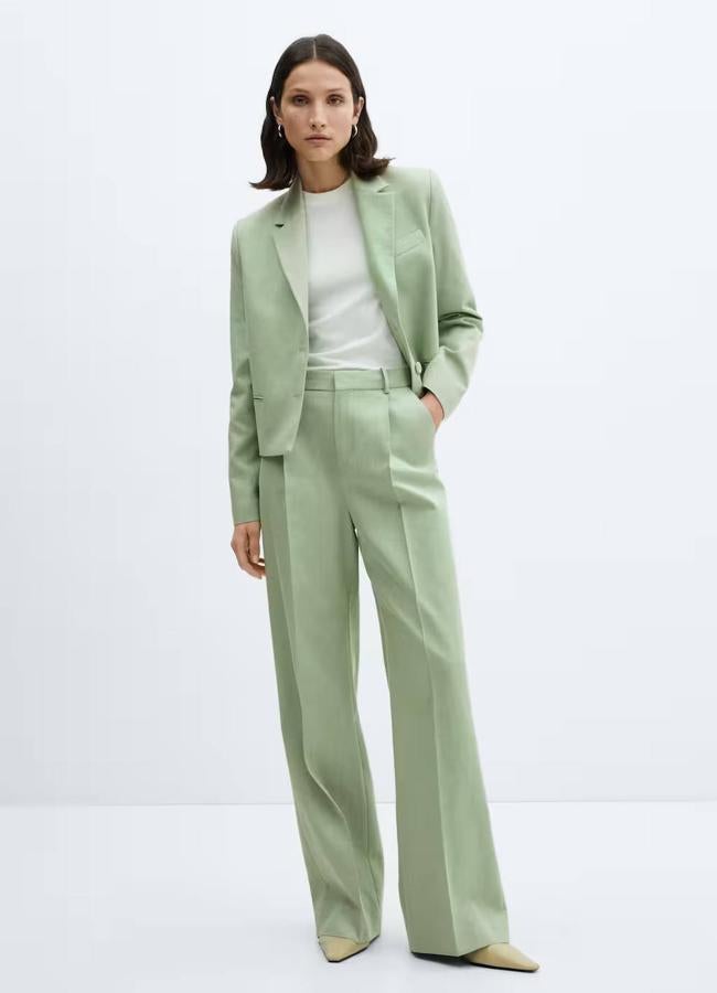 Los trajes en colores tendencia para primavera 2024 con los que ir ...