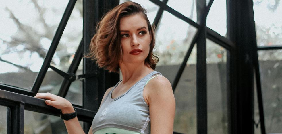 Cómo se hacen las flexiones de rodilla sentada para fortalecer el core ...