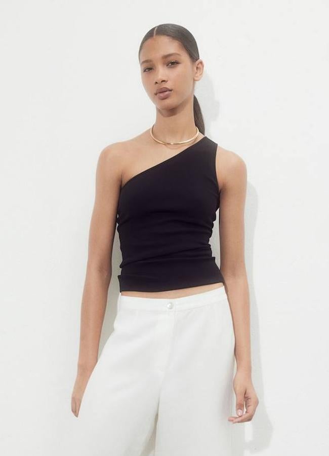 Tops color negro básicos que combinar con faldas blancas para un estilo ...