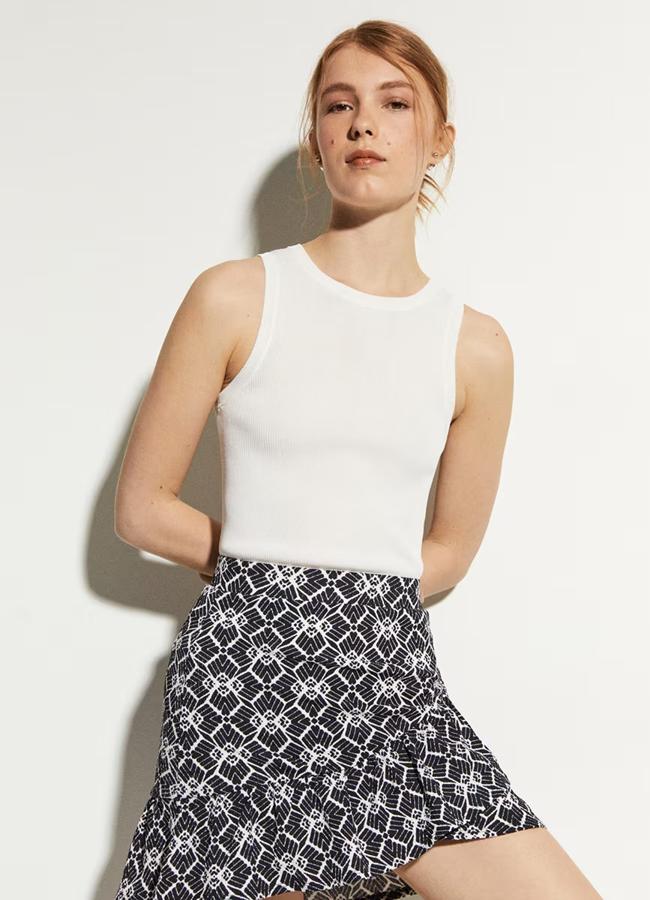 Seis faldas cortas elegantes y fresquitas que llevar en verano | Mujerhoy