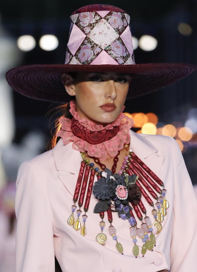 Espardeñas cómodas, vestidos blancos y cowboy ibicenco: las tendencias ...