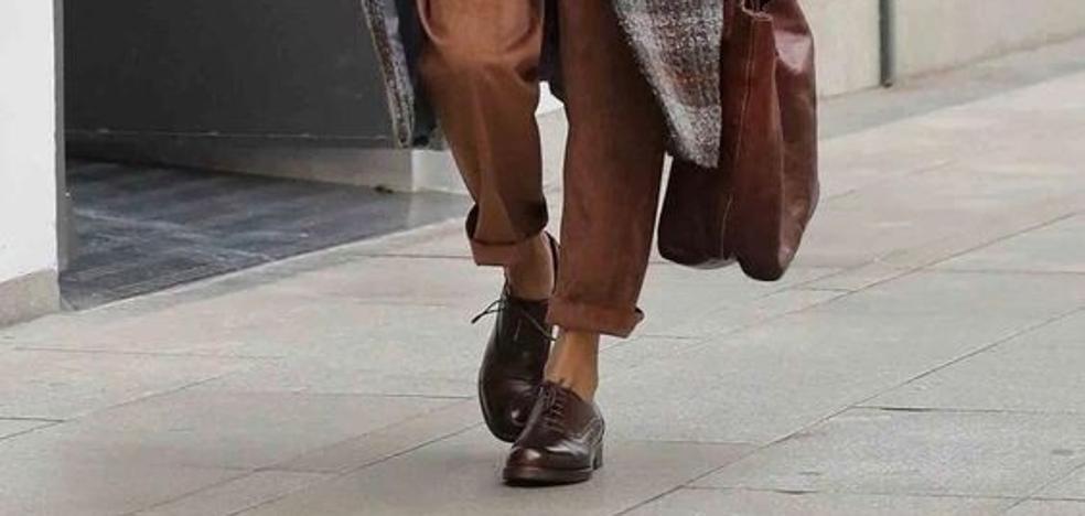 Los mocasines derby son la tendencia de zapatos que las mujeres mayores de 50 llevarán en 2025 ...