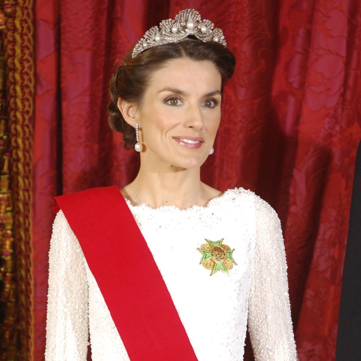 La historia de la tiara Mellerio, la joya que la reina Letizia solo se ...