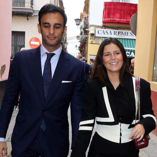 La reina Sofia cumple su sueño de seguir el paso de la Macarena en la ...